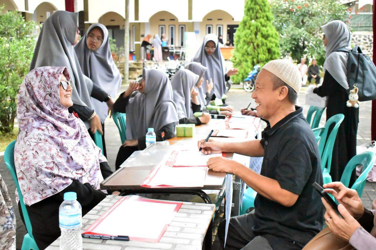 Kedatangan Murid Baru di Sekolah Islam Terpadu SMAS IT As-Syifa ...